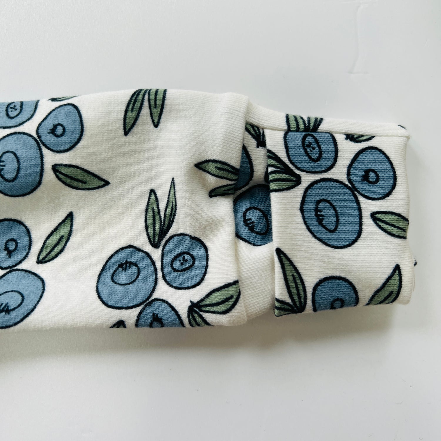 Eddie & Bee organic cotton Baby sleepsuit in Cream " Blueberry " print